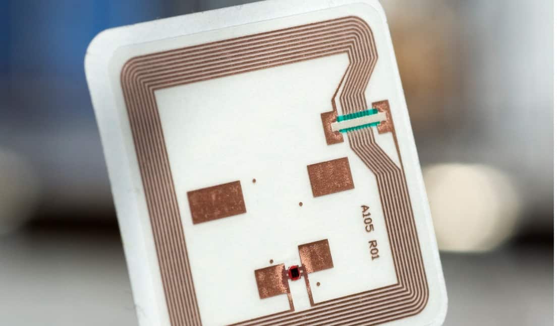 RFID vs. Barcodes for Inventory Management | Sortly